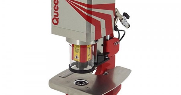 The Queen - Semi Automatic Eyelet Machine